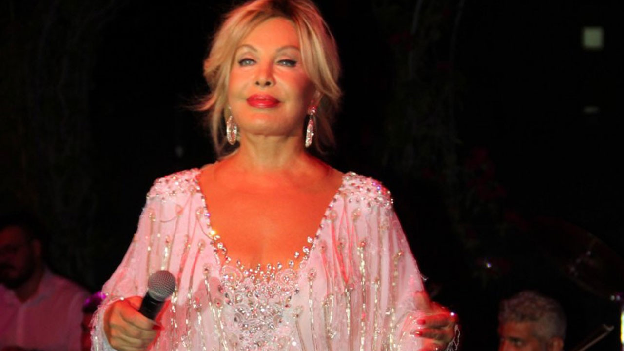 Emel Sayın gençlik fotoğrafını paylaştı: "Meğer ne güzelmişim"