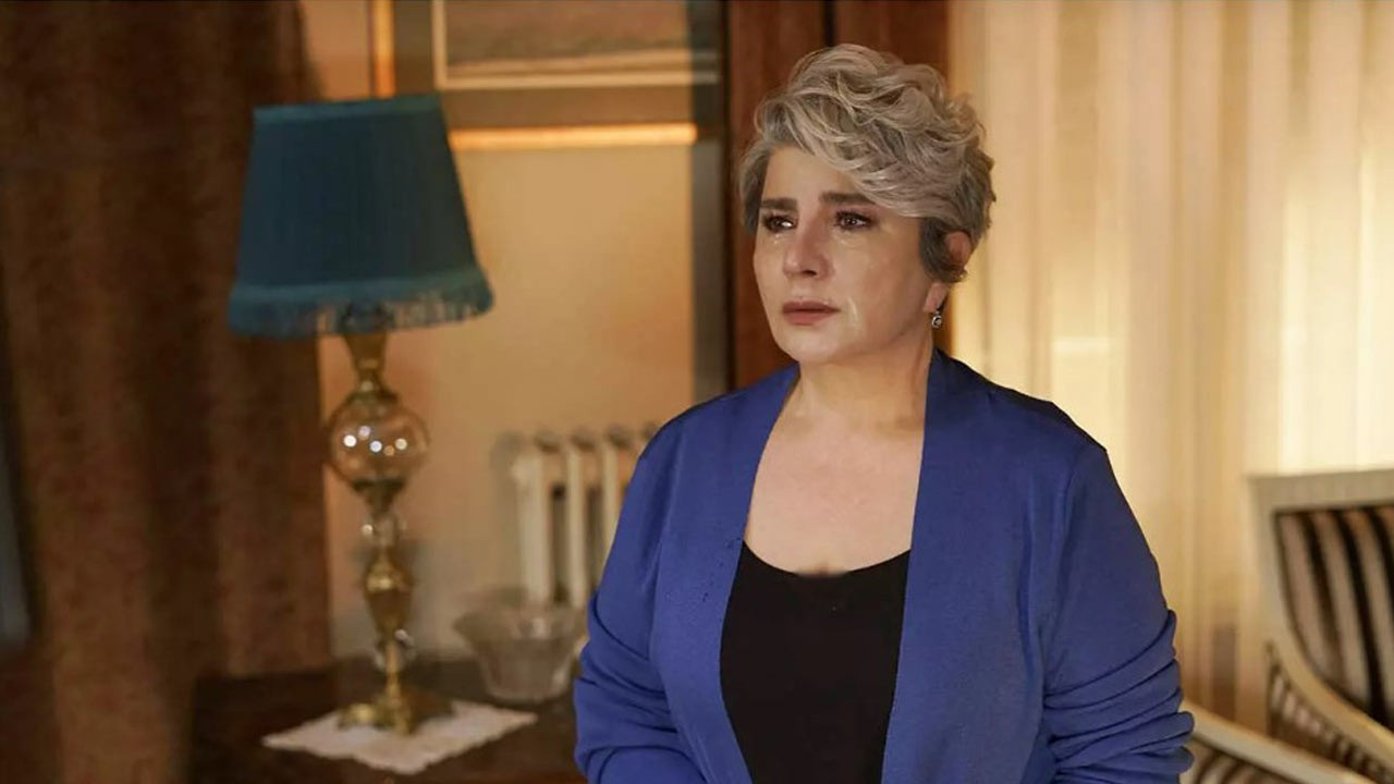 Usta oyuncu Devrim Yakut'un ayağı kırıldı