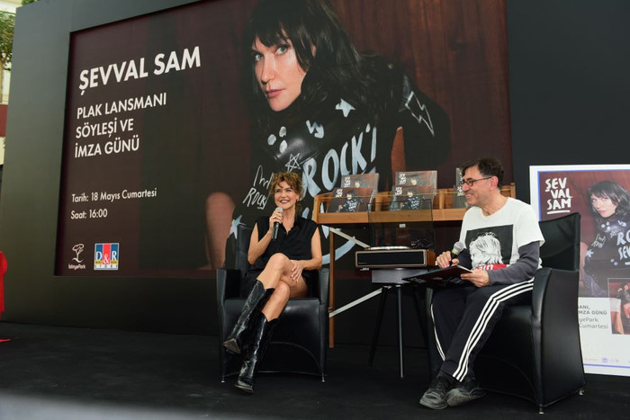 Şevval Sam'dan 'ters köşe'